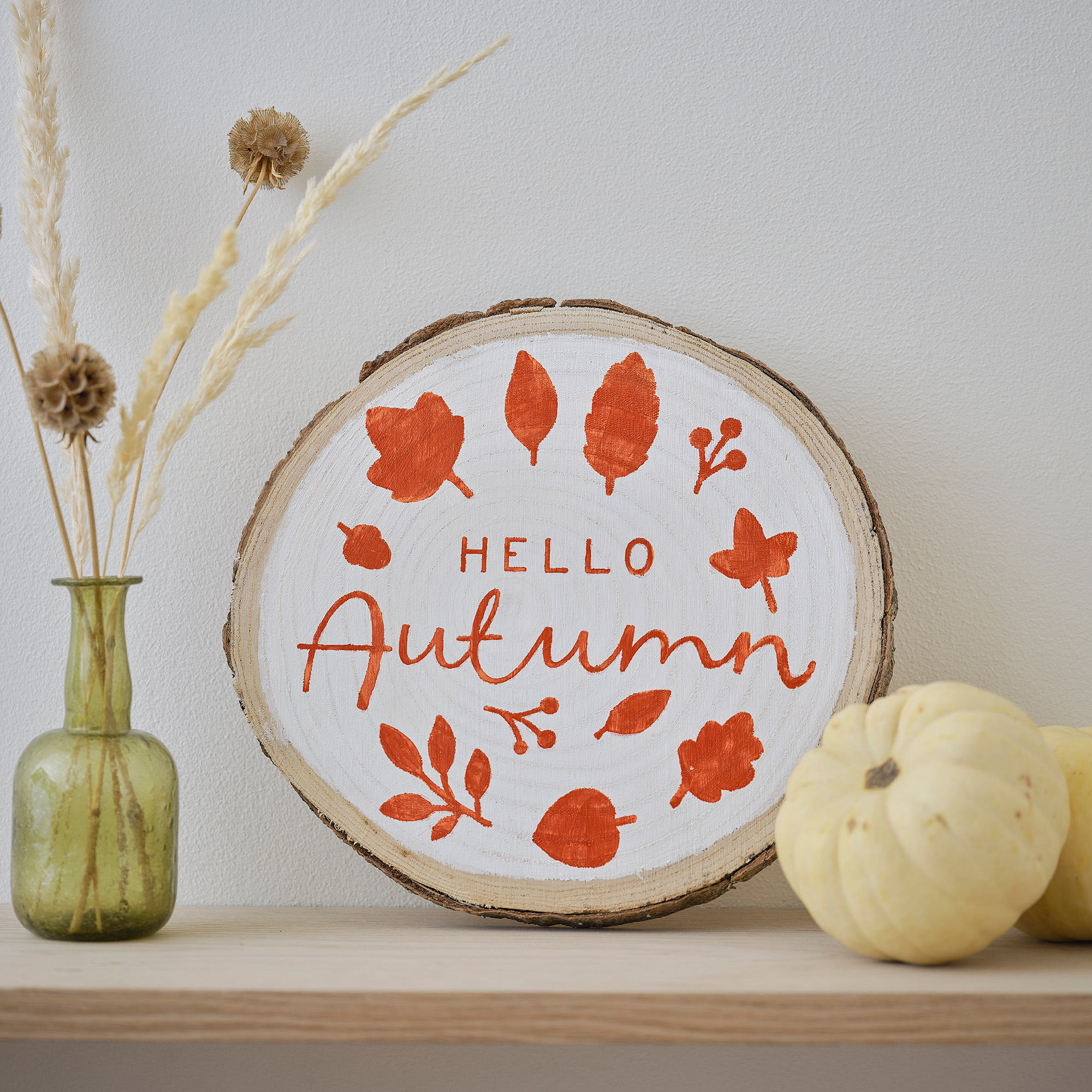 How to Make a Personalised Autumn Wooden Slice | Hobbycraft