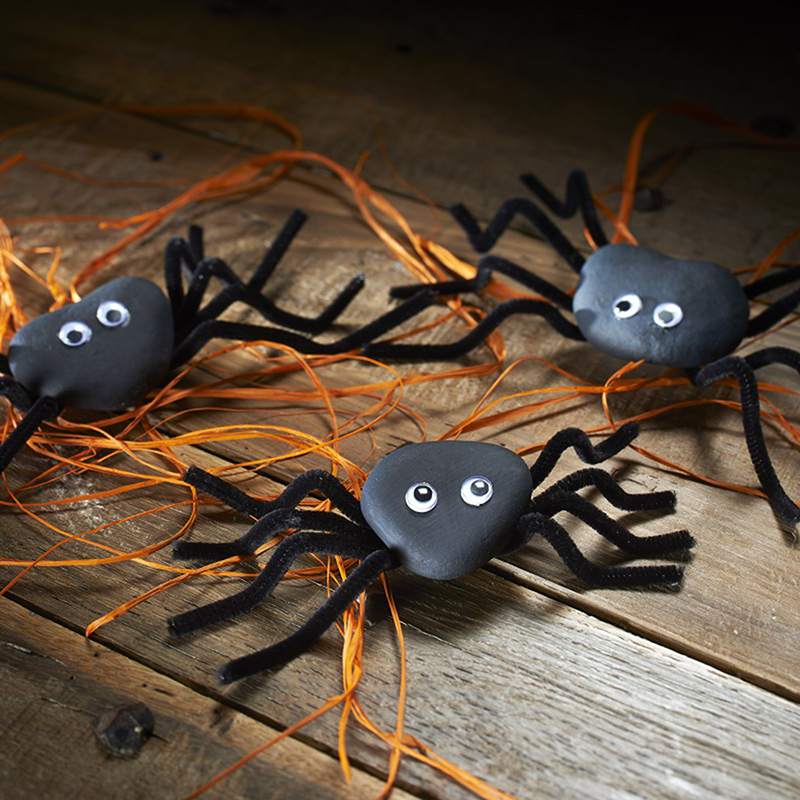 How to Make Pebble Spiders | Hobbycraft