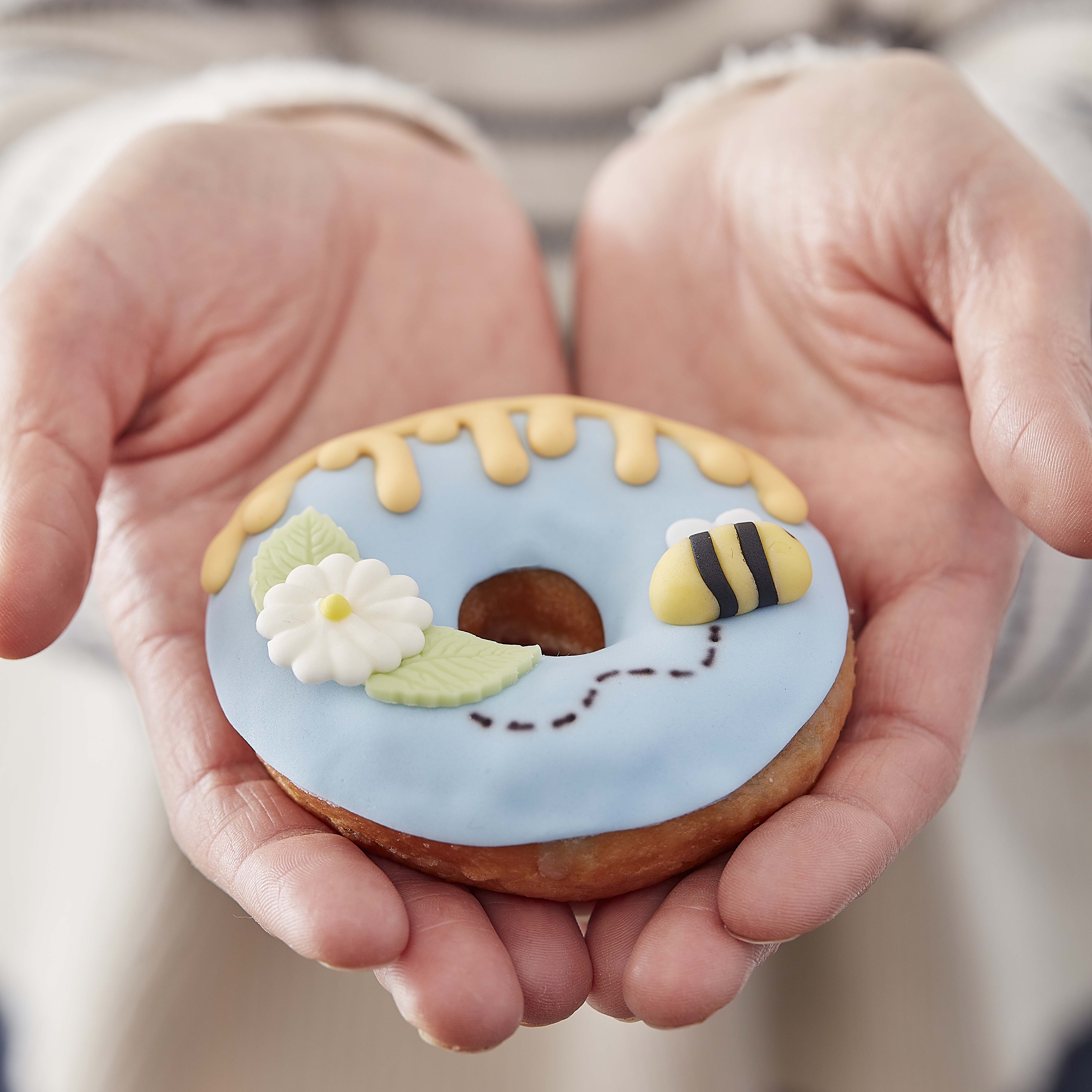 How to Make Bee Doughnuts | Hobbycraft