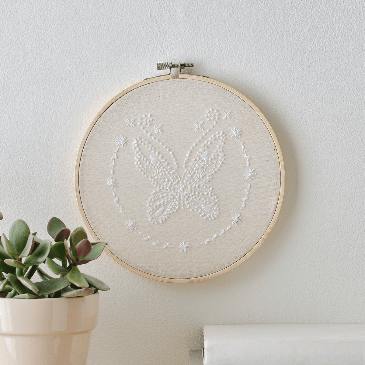 How to Make a Candlewick Style Embroidery Hoop | Hobbycraft
