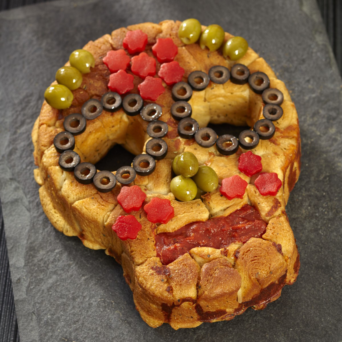 How to Make Skull Pull-Apart Bread | Hobbycraft